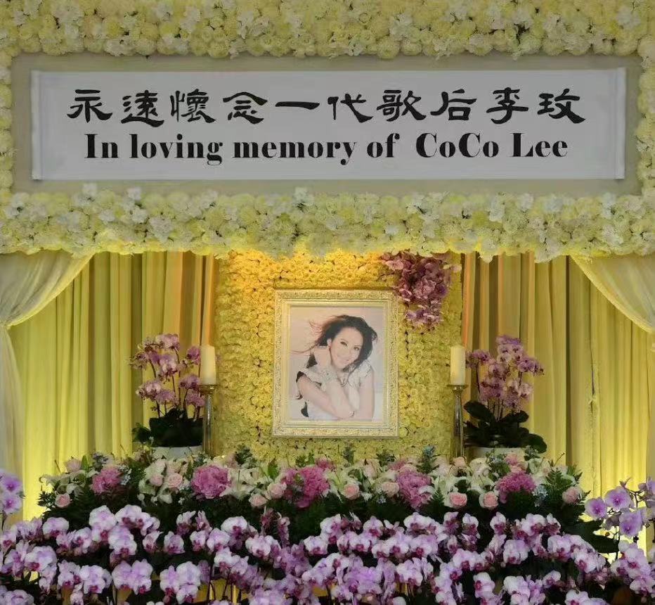 Coco Lee burst into tears at the funeral, Jenny helped Ling to hold ...