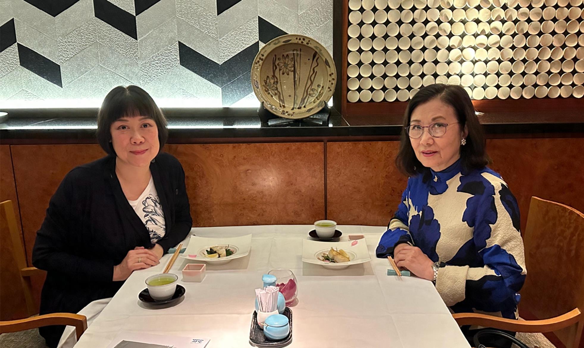 The 75-year-old billionaire Wang Mingquan recognizes her daughter again ...