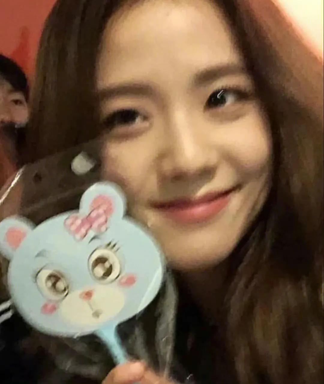 Kim Jisoo's head portrait wallpaper - iNEWS