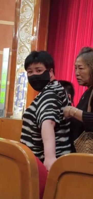 Netizens ran into Guo Degang's wife, Wang Hui, and son, their body ...