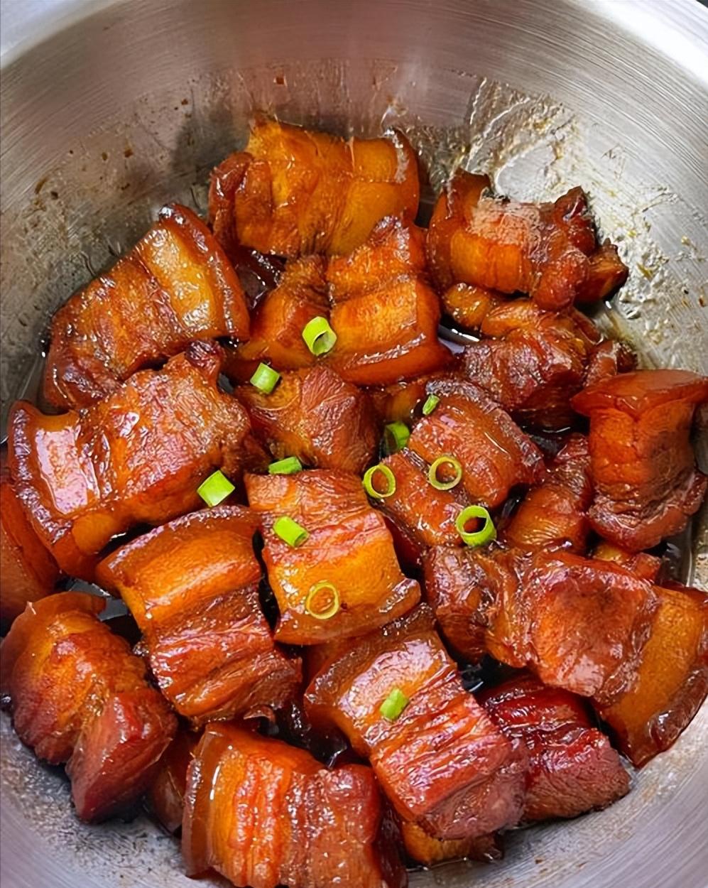 When making braised pork, it is best to avoid blanching or stewing ...