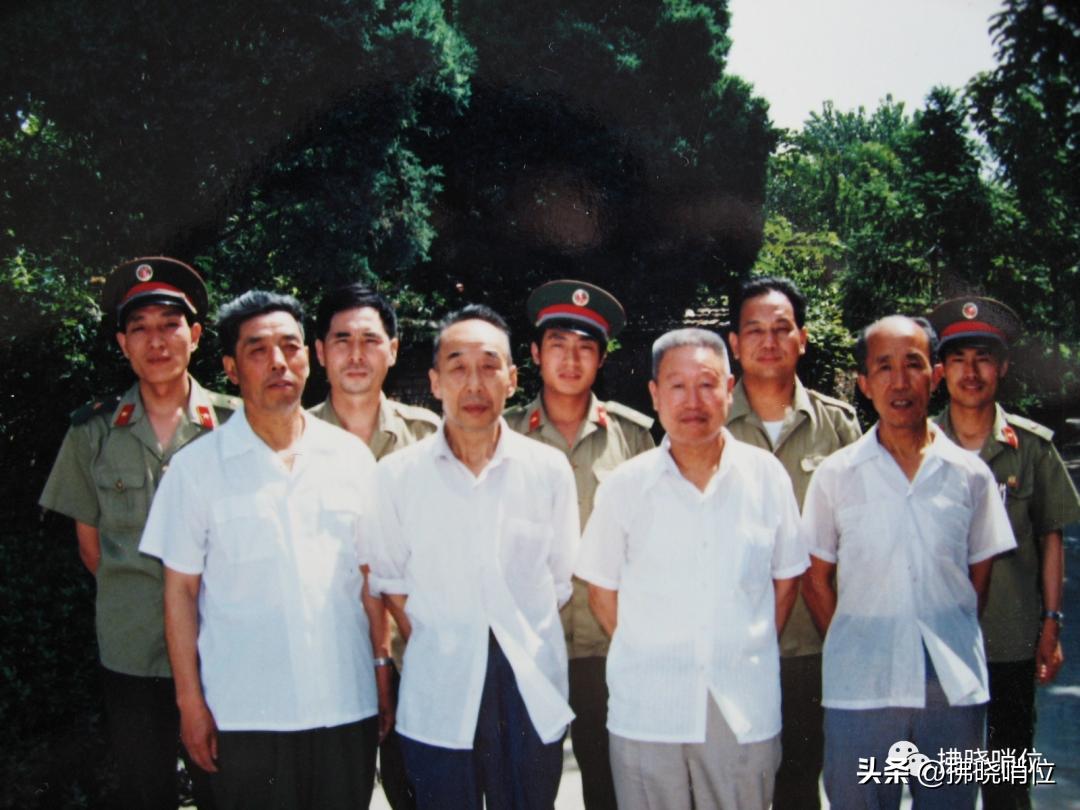 Original article by Chen Qijun: days by the army chief's side - iNEWS