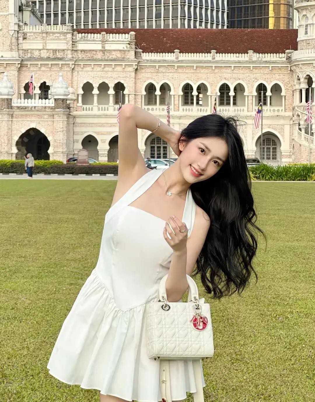 Pan Min, a glamorous and shining star - iNEWS