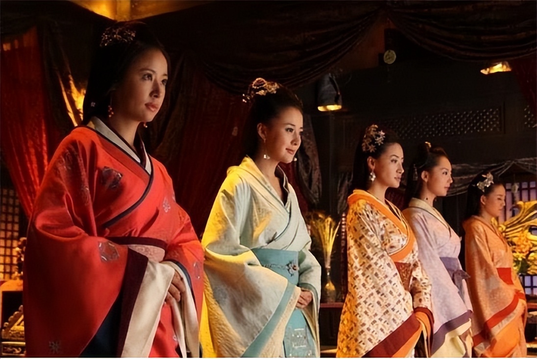 The ancient concubine was thrown into the cold palace by the emperor ...