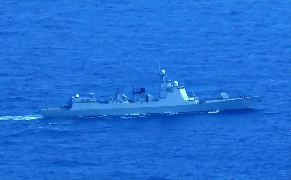 The whole network went crazy!China's 052D "Yinchuan" ship approaching the west coast of the ...