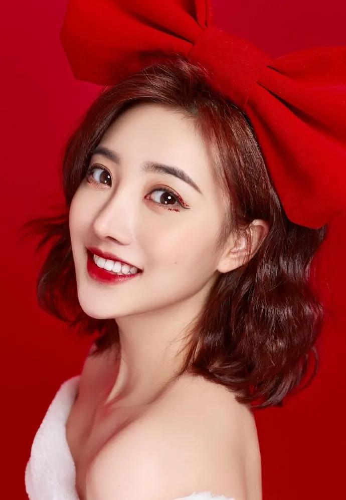 Beautiful actress Bai Xinyi born in 1995 - iNEWS