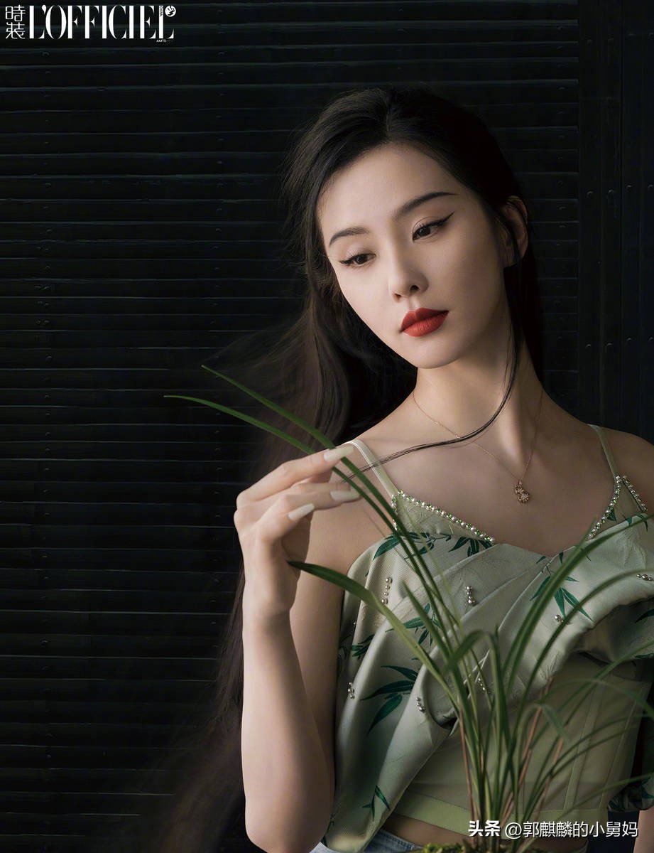 Liu Shishi takes pictures in Chinese style, full of poetic flavor in ...