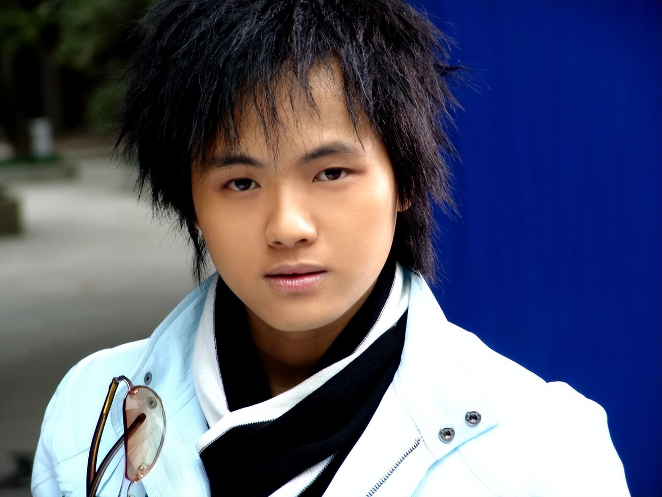 Shui Junyi's daughter Shui Yishi became a CCTV reporter, confident and ...