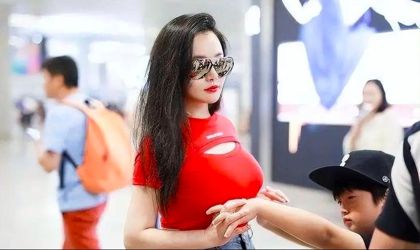 Ran Yingying, a strong woman, finally couldn't bear plastic surgery ...