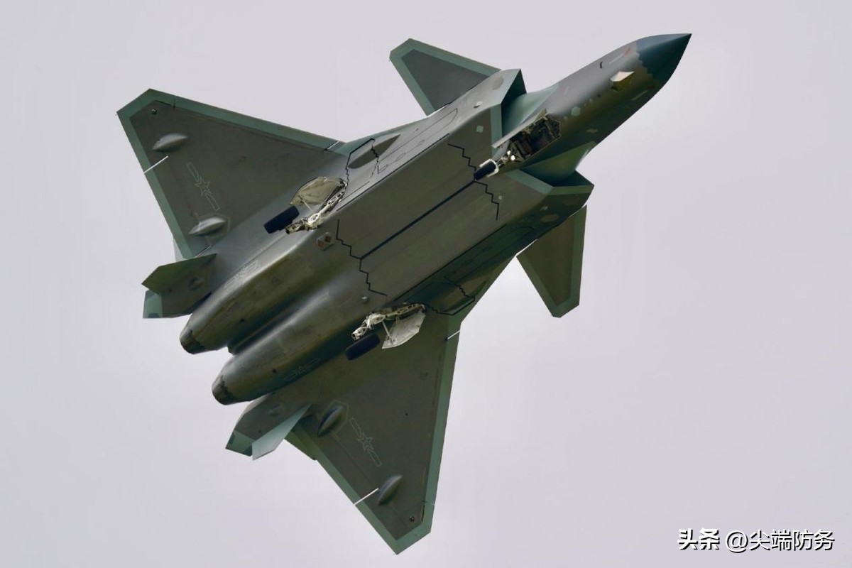 The J-20 demonstrates super maneuverability with vector thrust. This is ...