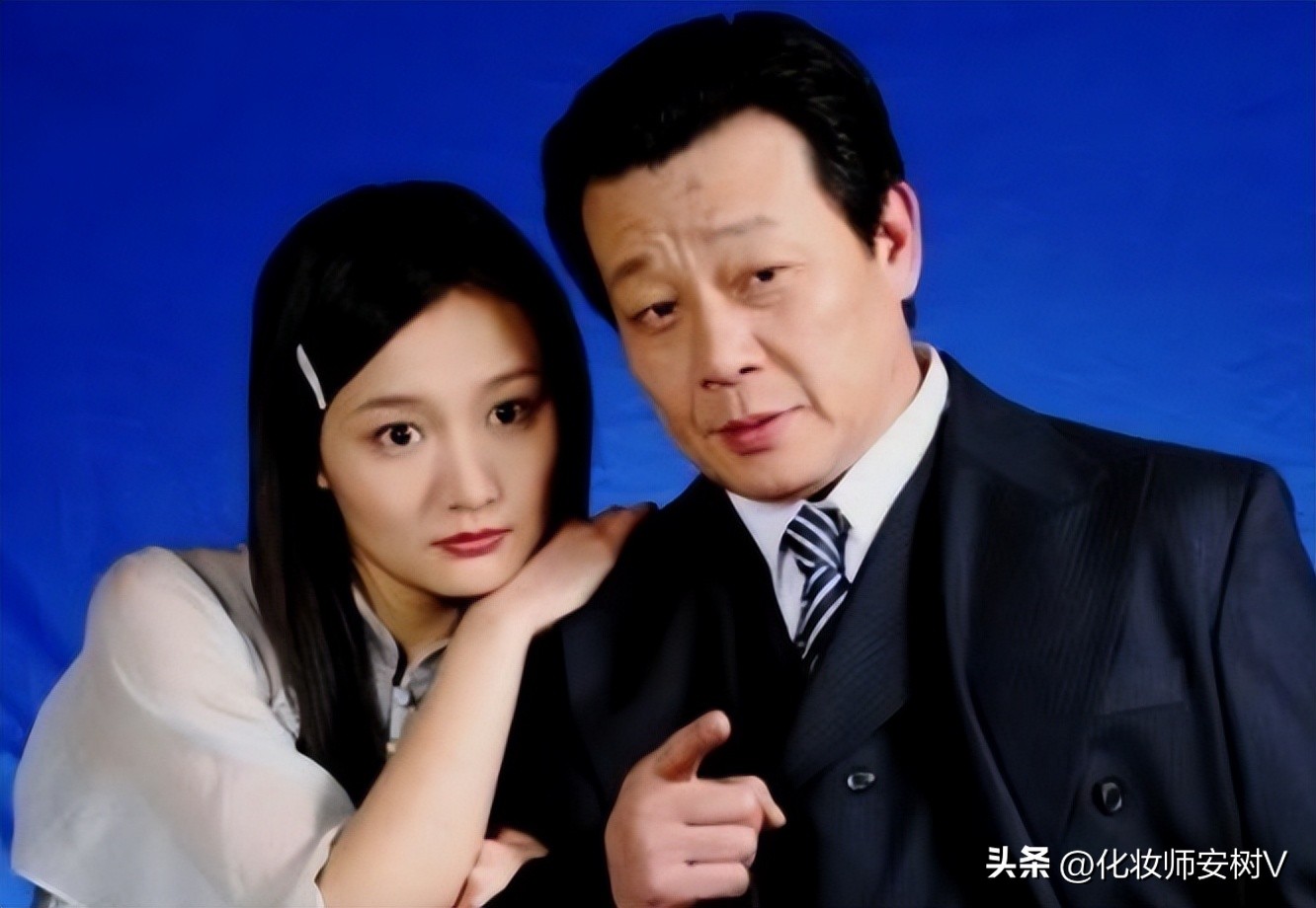 He is a famous Taiwanese actor who brought his lover home and lived ...