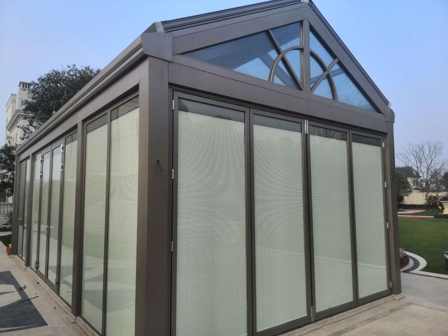 Frequently asked questions about magnetic shutters - iMedia