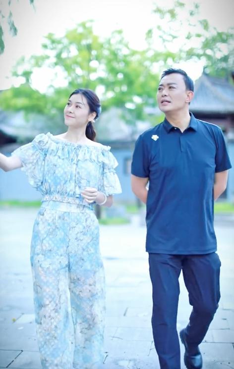 "Wulin Wai Shi" Shen Lang's hairline moved backwards, and he took a ...