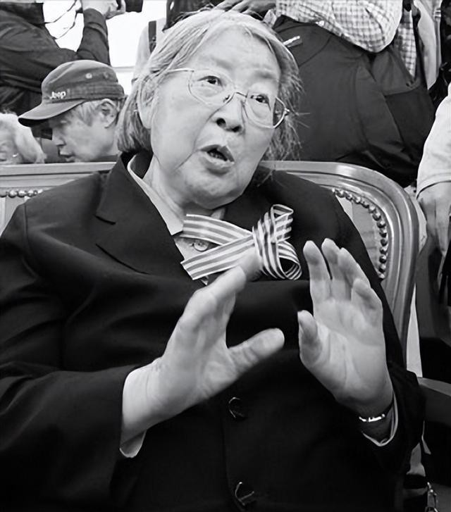 This photo of Li Min and Li Ne foreshadows their different lives later ...