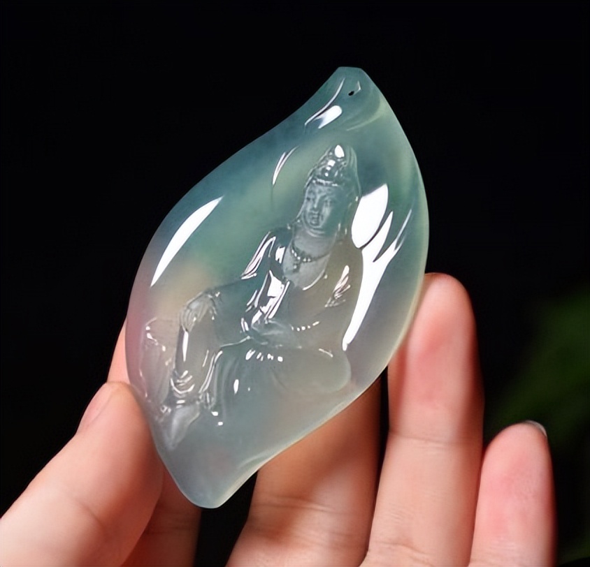 The easiest way to determine natural jadeite - luster and surface ...