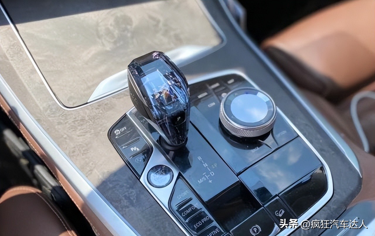 The same 8AT gearbox, BMW, Audi and Porsche who have better technology ...