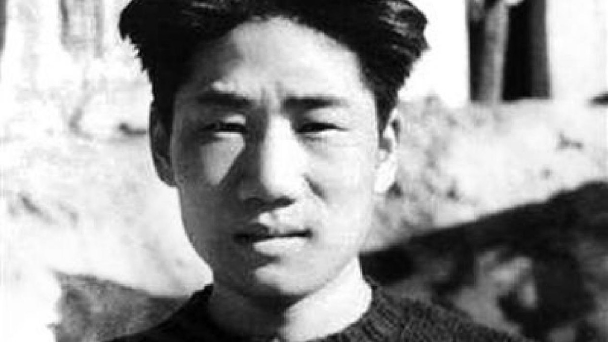 In 1950, Chiang Kai-shek had a long talk with his son Chiang Ching-kuo ...