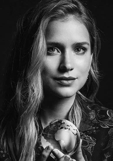 Hollywood star Elizabeth Lyle - iNEWS