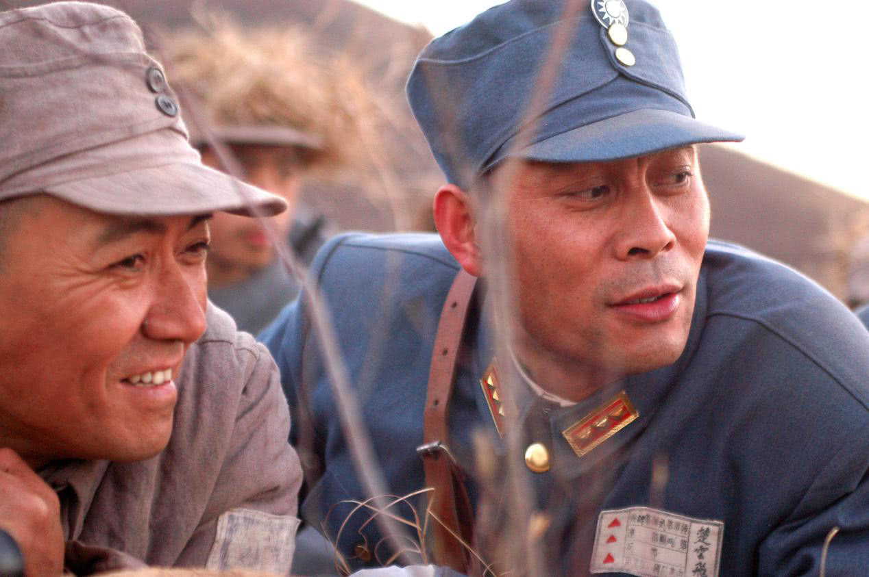 It is also the filming of "Bright Sword". Putting Huang Zhizhong and Li ...