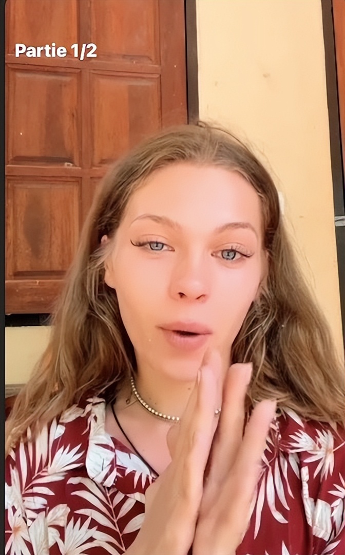 The 8 personalities of the 23-year-old girl conflicted with each other ...