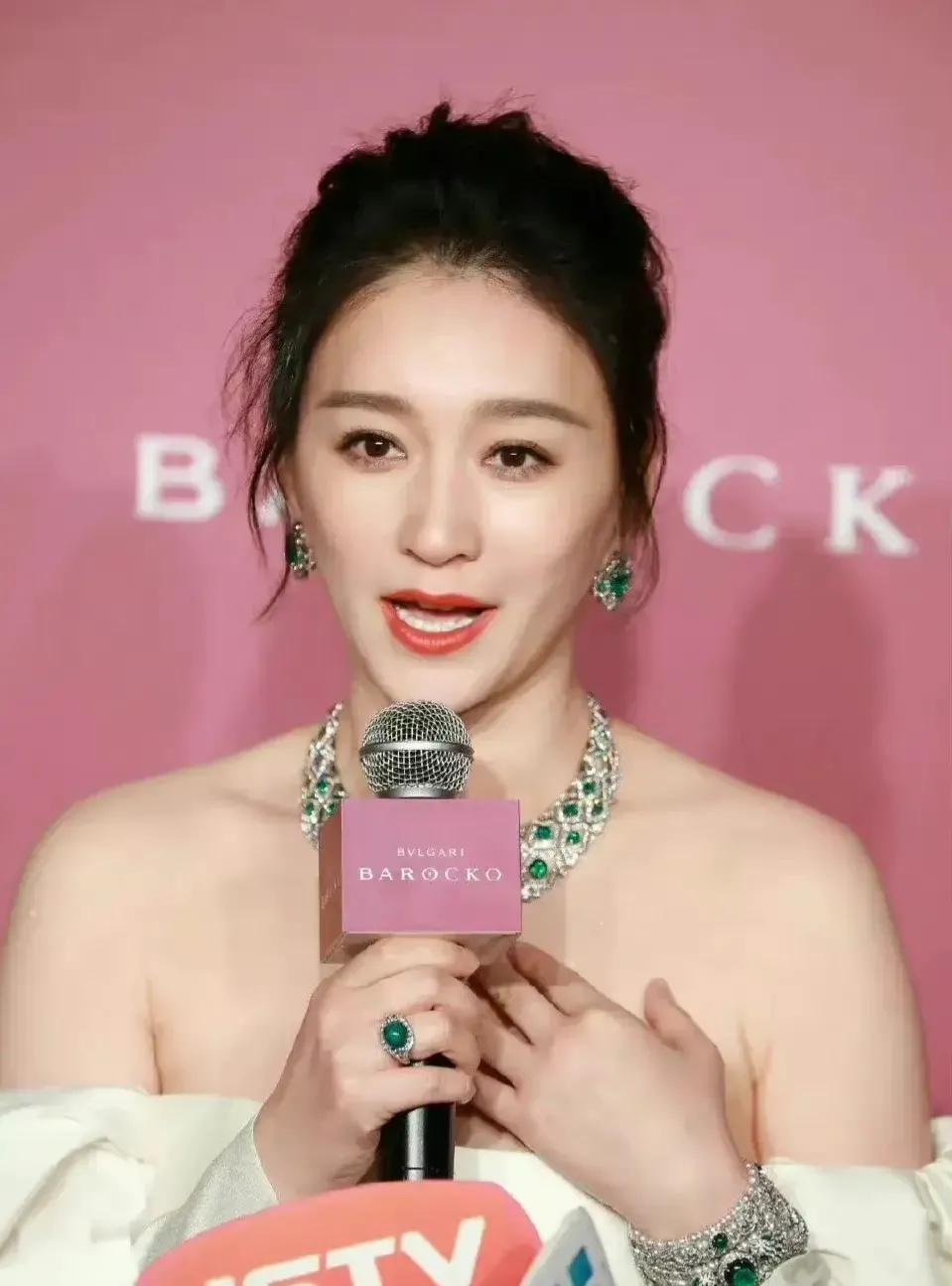 Beautiful goddess Li Xiaoran - iNEWS