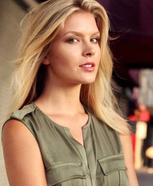 Finnish model Pia Pakarinen – icy beauty - iNEWS