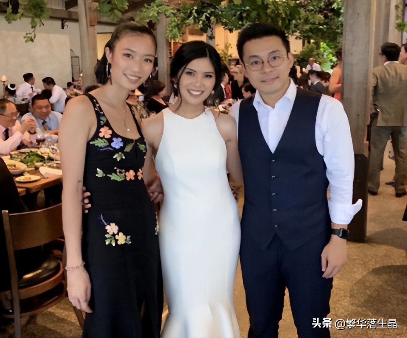 Huo Qiren took his girlfriend to the party. The woman is tall and looks ...