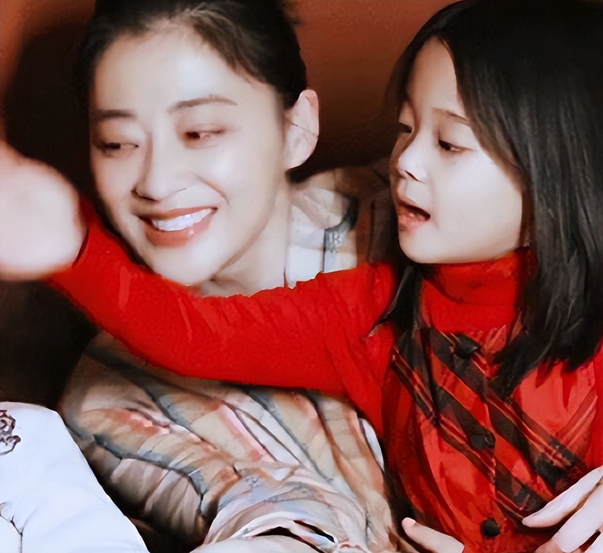 Actor Mei Ting recently posted a life vlog, and the family gets along ...