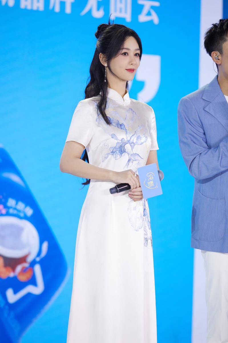 When Yang Zi was wearing a cheongsam and bumped into Liu Yan, I finally ...