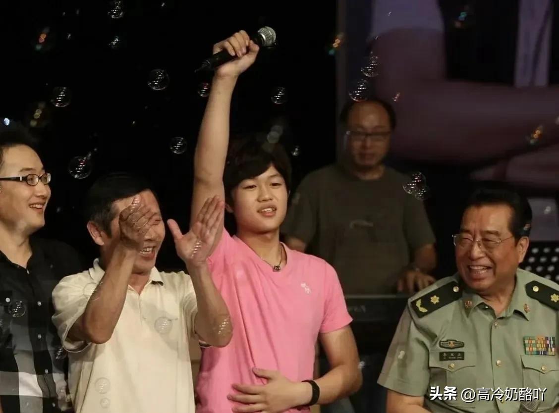 As soon as Li Tian was released from prison, he posted a family photo ...