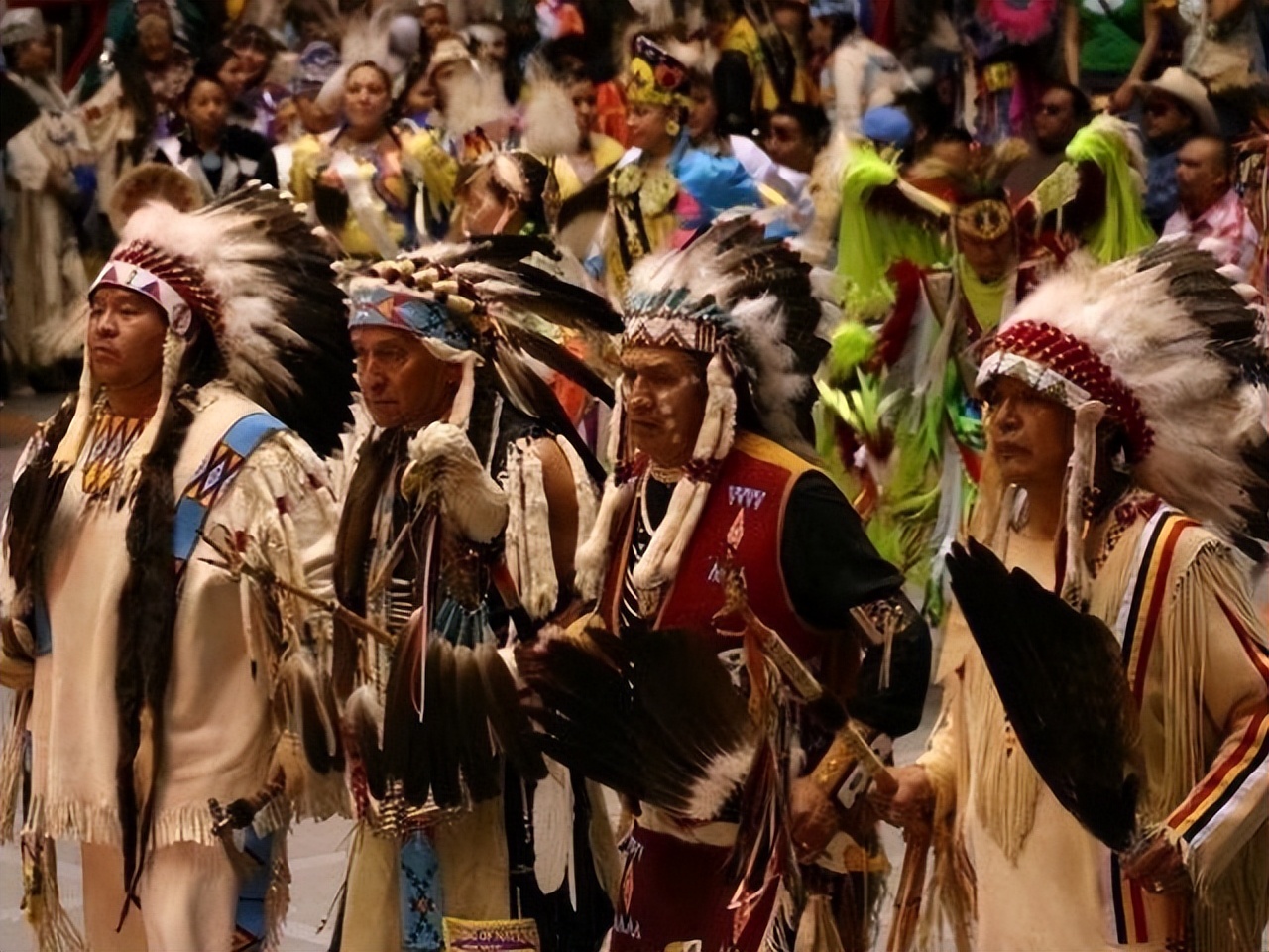 Adventure stories between Americans and Indian tribes: "Dances with ...