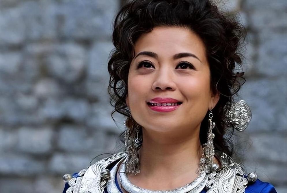 "Queen of Folk Songs" Zhang Ye: 54-year-old single and childless, it is ...