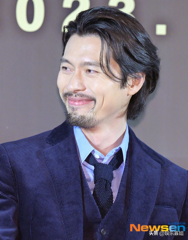 Hyun Bin attended the [Negotiation] press conference, with a beard and ...