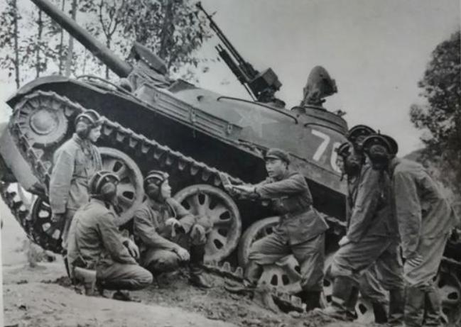 The most thrilling scene of the tank soldiers in the Vietnam ...