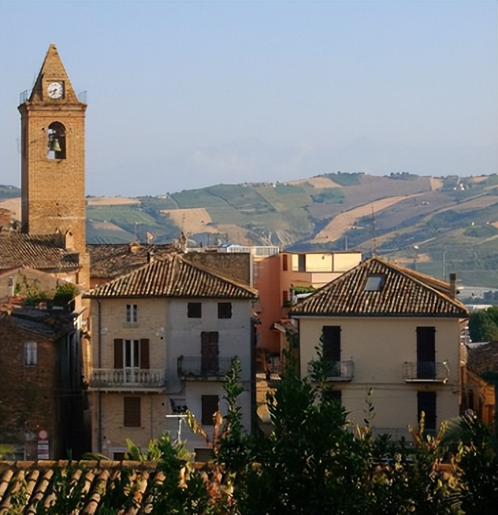 The benign interactive relationship between cities and villages in ...