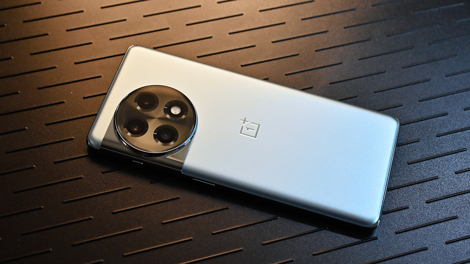 Two 5G high-performance mobile phones have been released successively ...