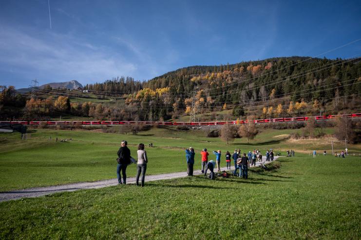 The world's longest passenger train comes out with 100 carriages - iNEWS