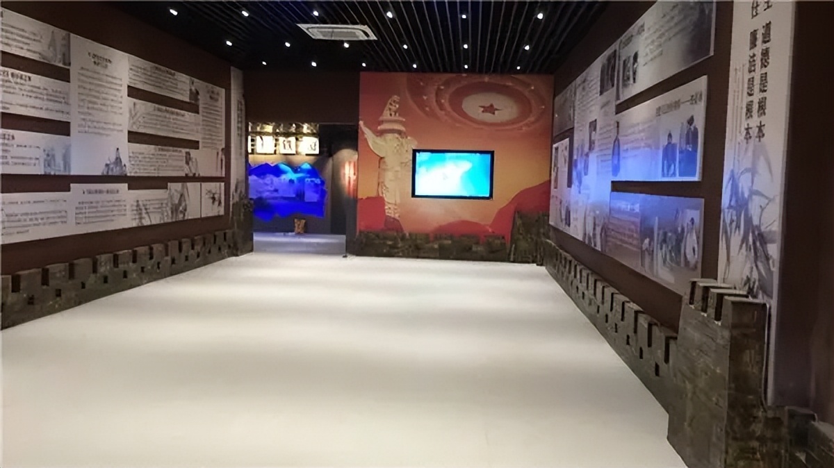 Immersive projection experience in VR smart exhibition hall - iNEWS