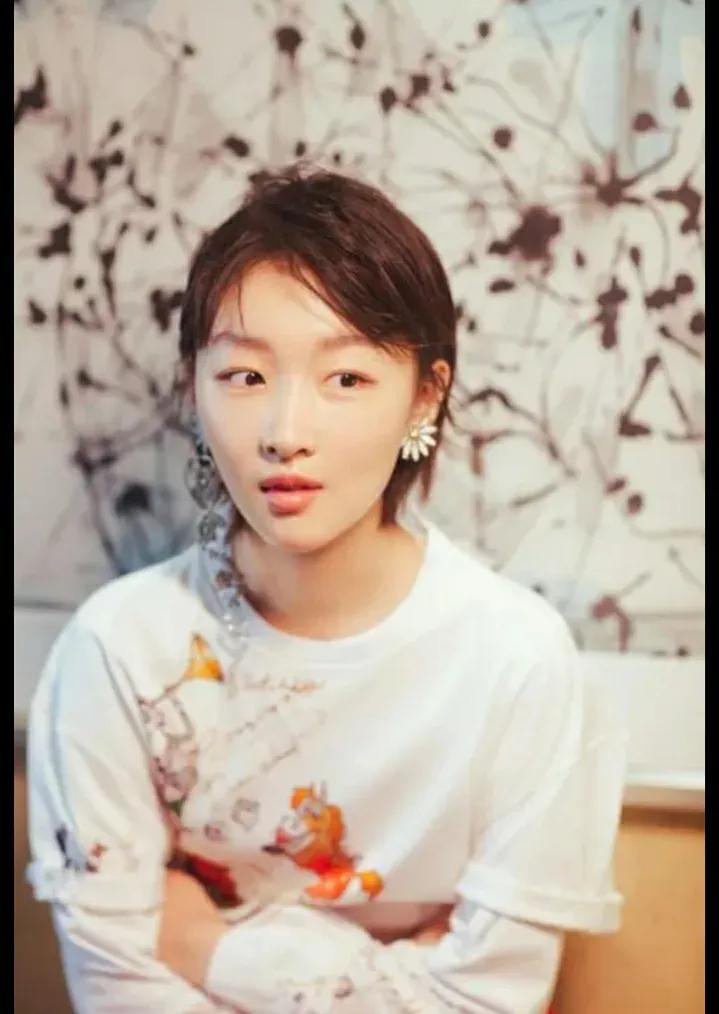Zhou Dongyu, the little yellow duck turned into a white swan, became ...