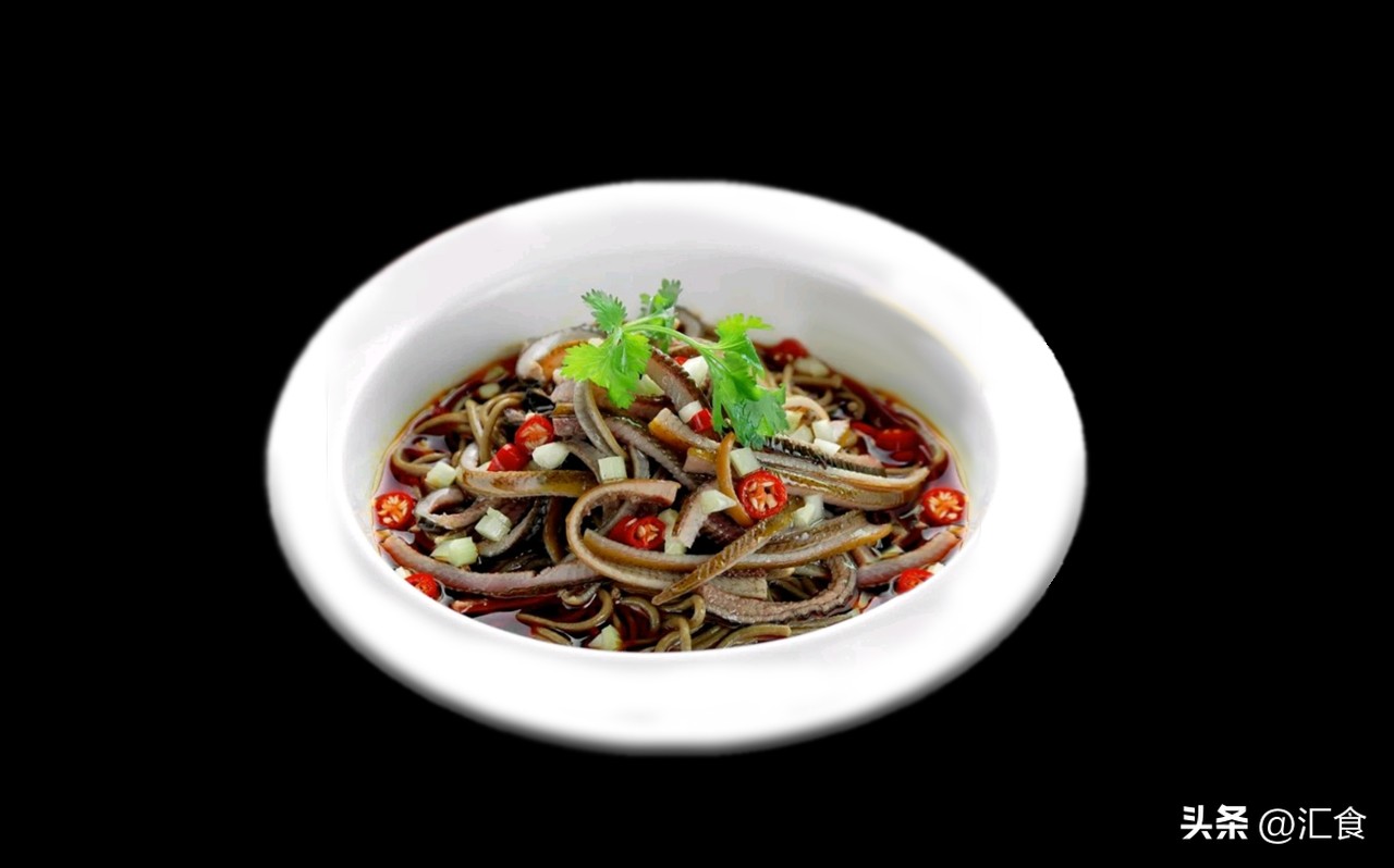 Hot and sour shredded eel, chicken offal in soy sauce with rattan ...