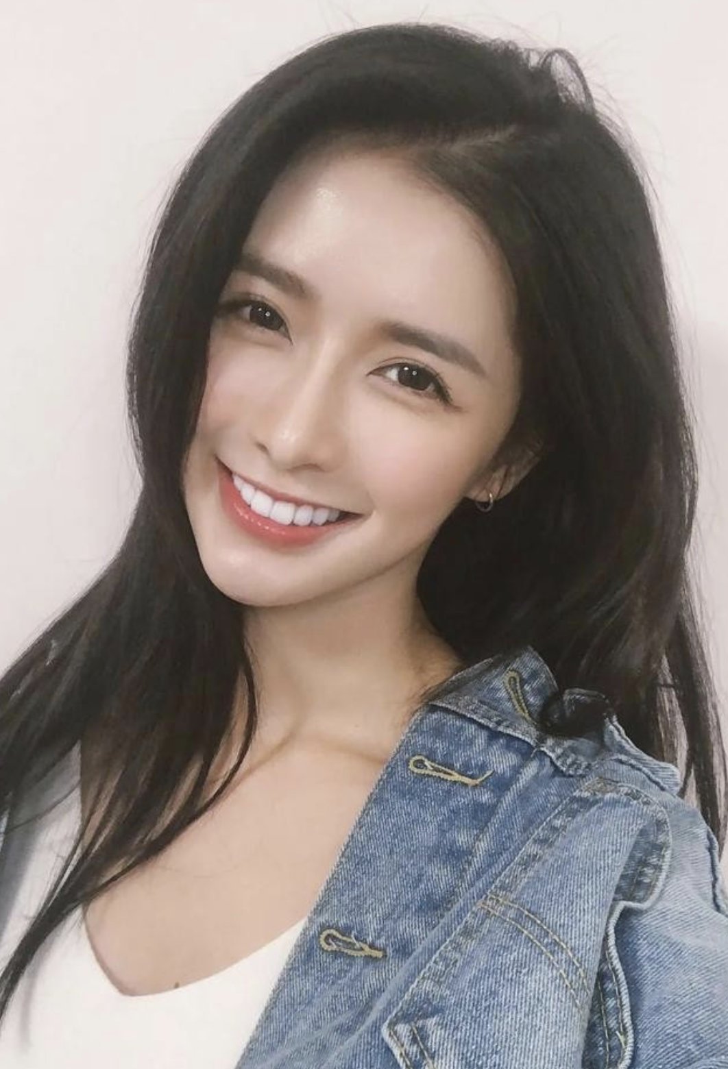 Having seen these 8 actresses with "Crescent Eyes", I finally realized ...