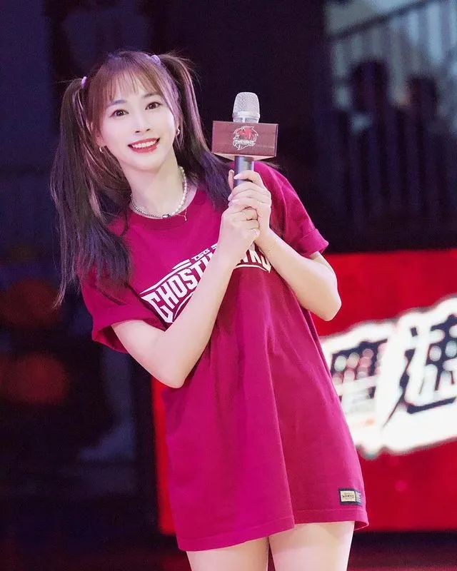 Cute and gentle!Nini is the most eye-catching on the field - iNEWS