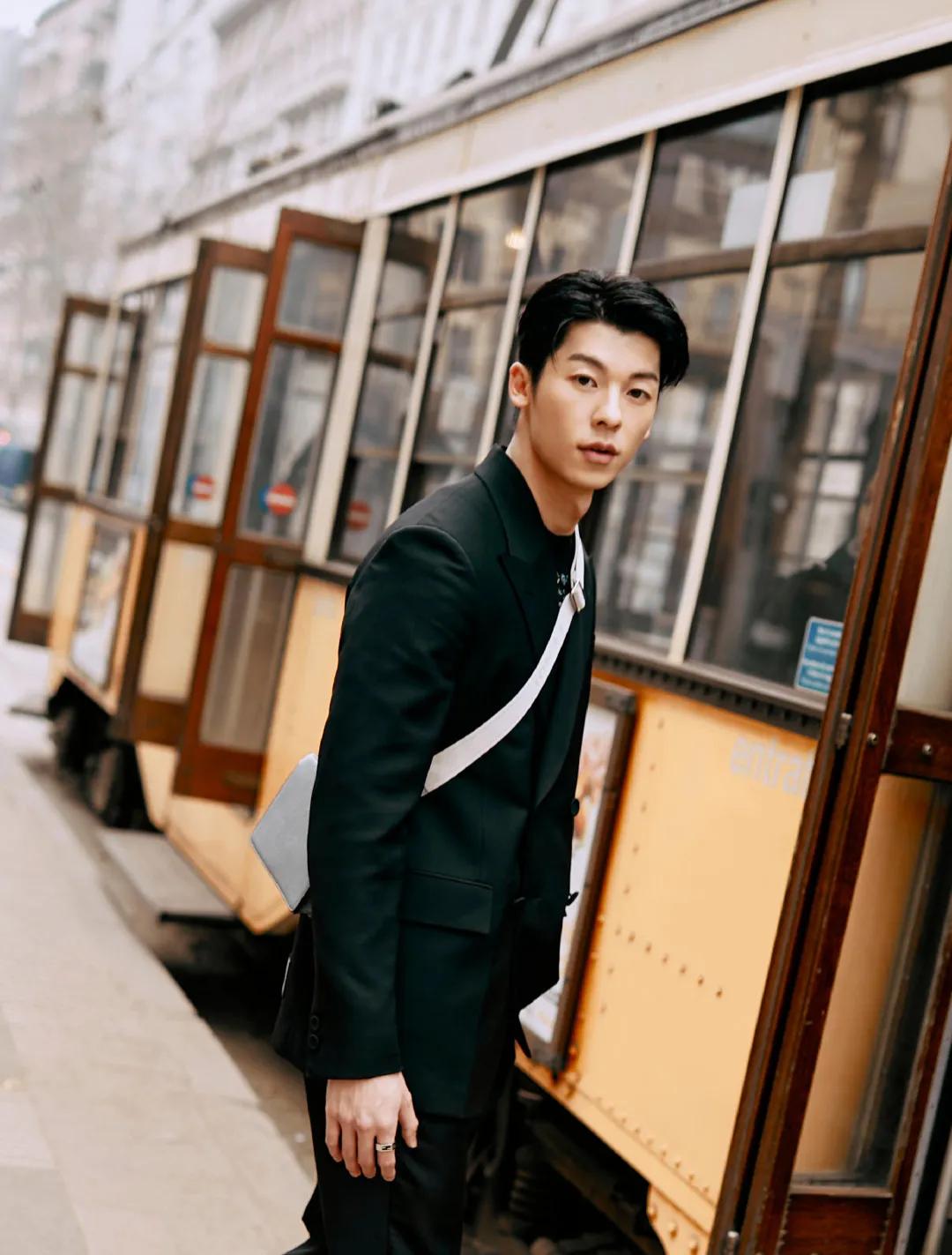 Photos of Zhou Xiaoqi in real life~ - iNEWS