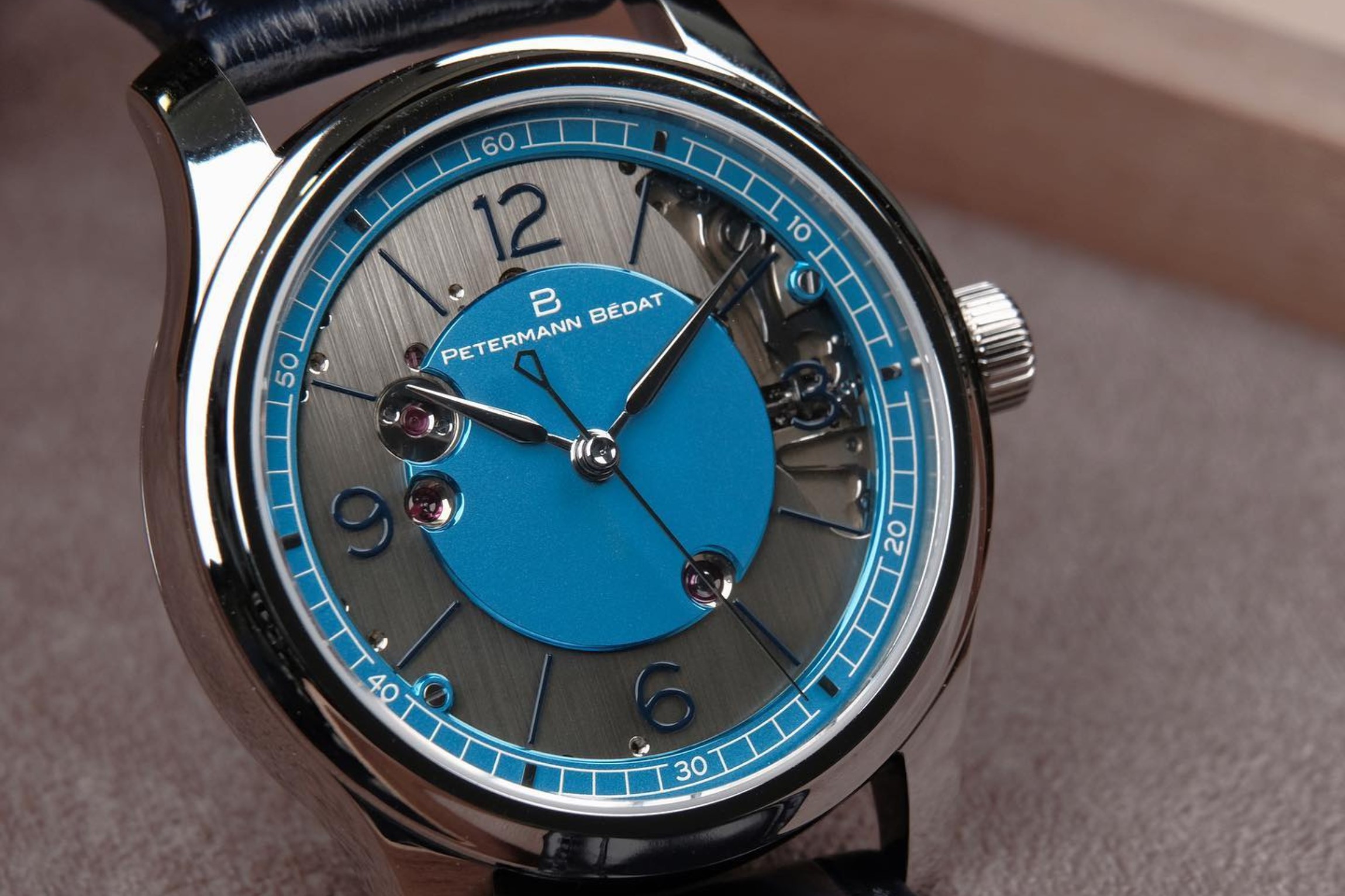 A good day starts with a good watch - iNEWS