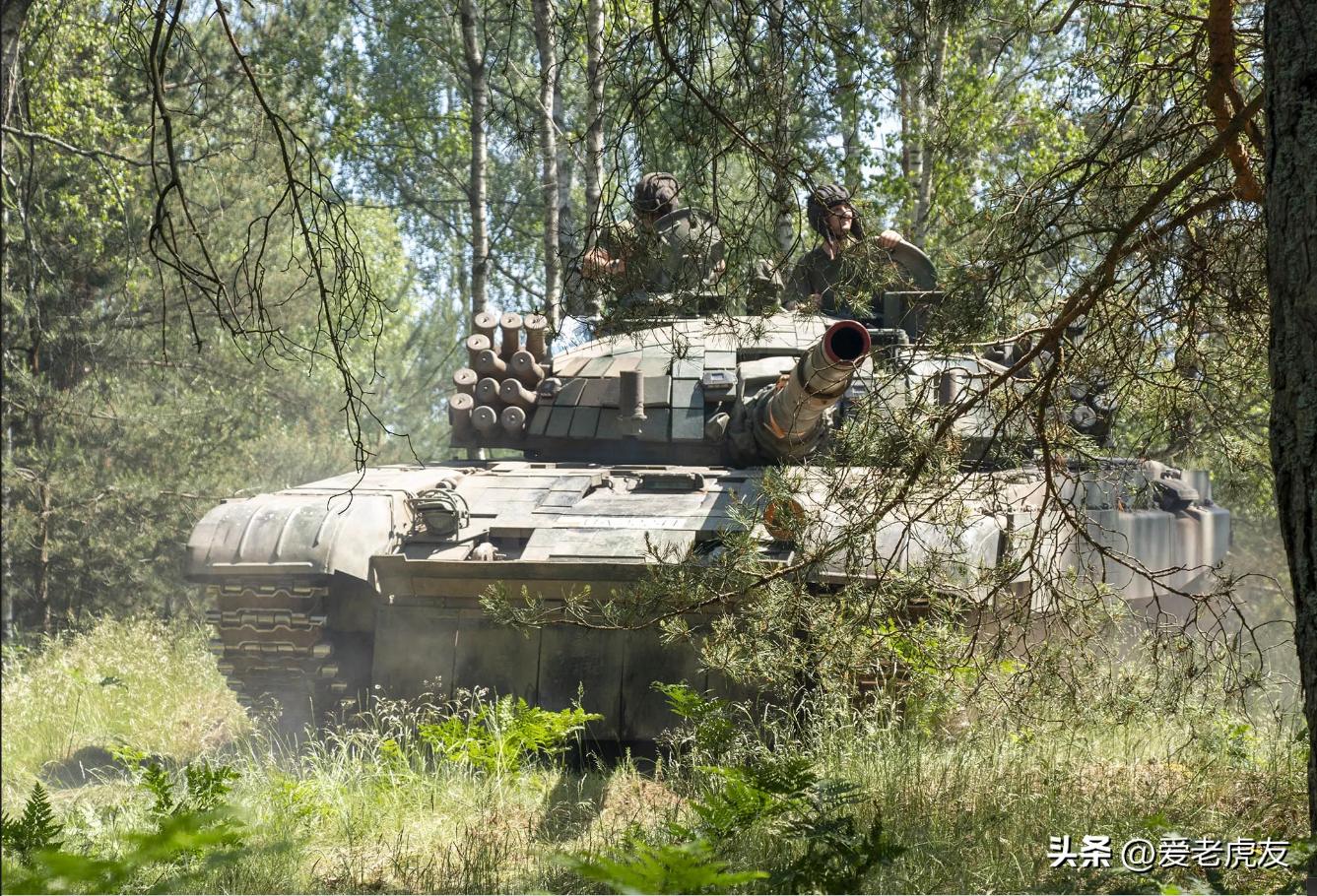 Polish PM promises to send 60 PT-91 tanks to Ukraine in addition to ...