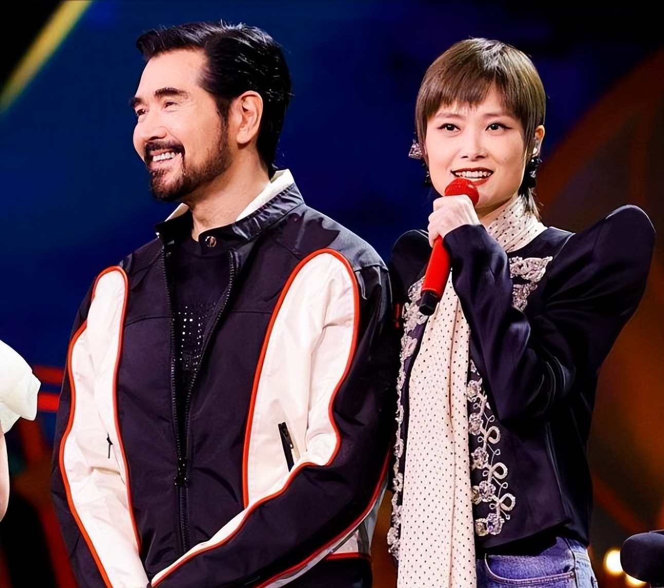 At the Magnolia Ceremony, Fei Xiang rarely showed up, disappeared for ...