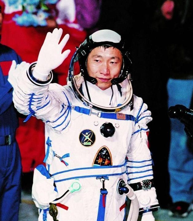 Yang Liwei heard a mysterious knock on the door in outer space, and the ...