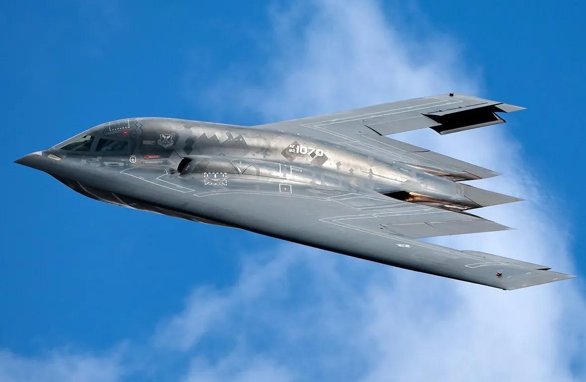 The only stealth strategic bomber B-2 in service in the world today ...