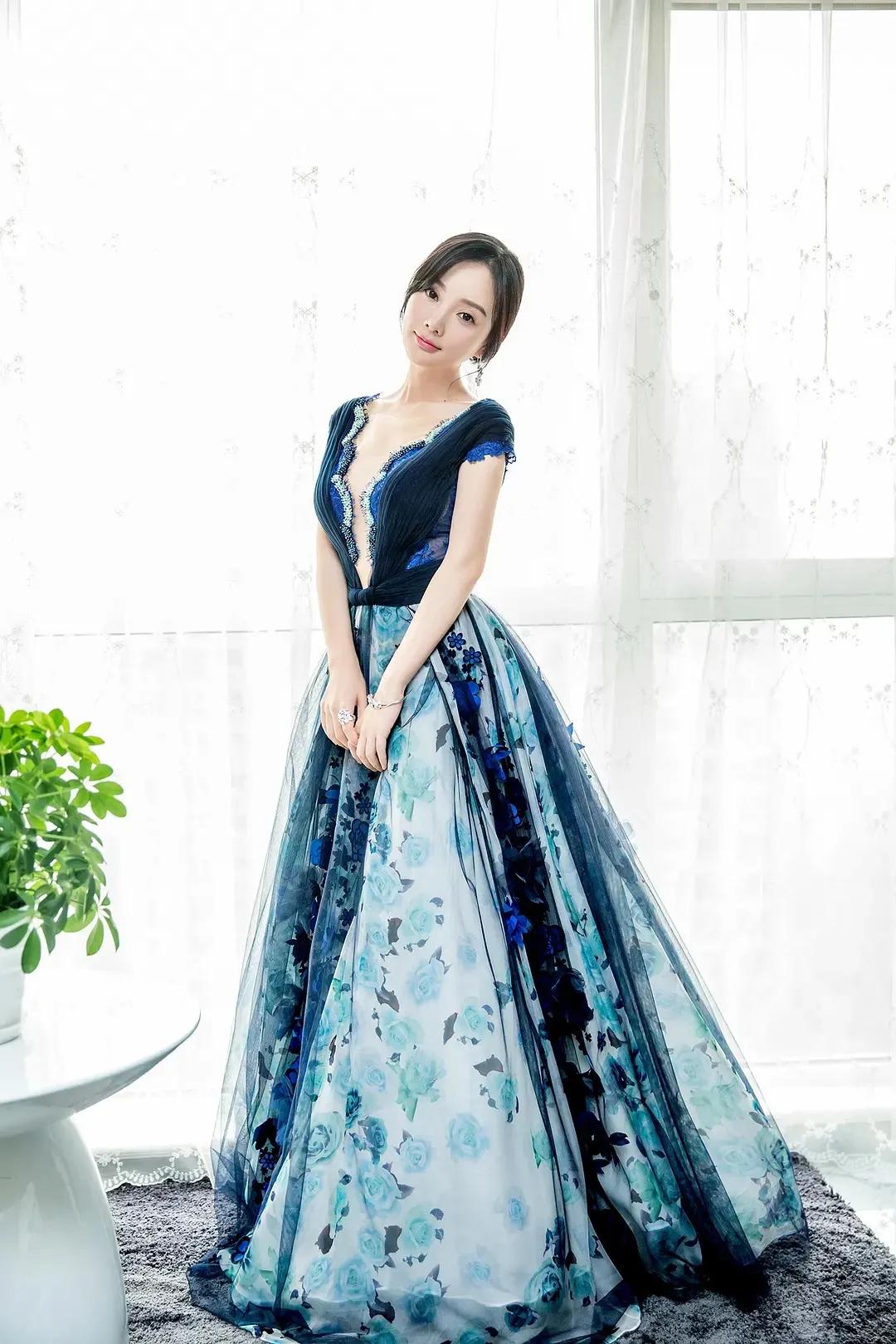 China's top goddess Li Xiaolu, small and exquisite and as beautiful as Baolu - iNEWS