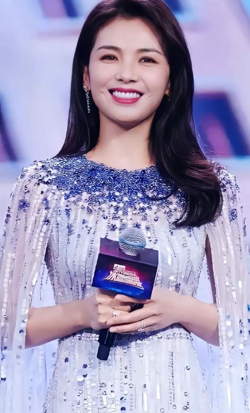 Liu Tao: Charming pictures, mature and feminine, really beautiful - iNEWS